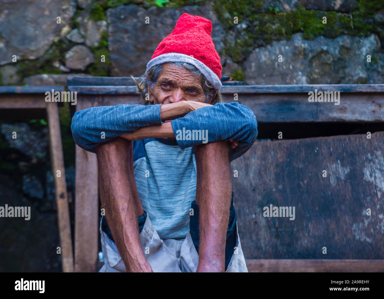 Indian man at Banganga Tank in Mumbai India Stock Photo - Alamy