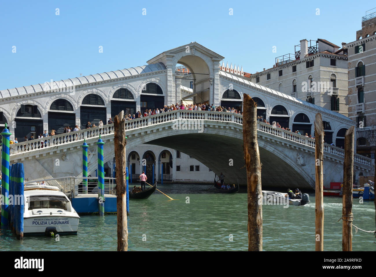 Rialto Bridge at the Grand Canal of Venice with tourists - Italy Stock ...