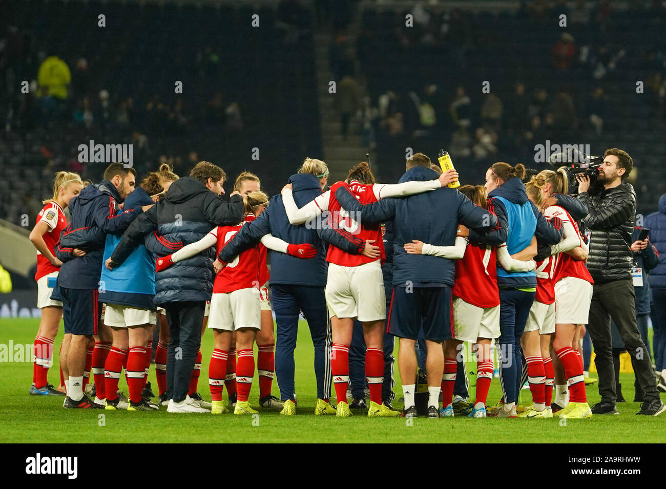 Tottenham hotspur team huddle hi-res stock photography and images - Alamy