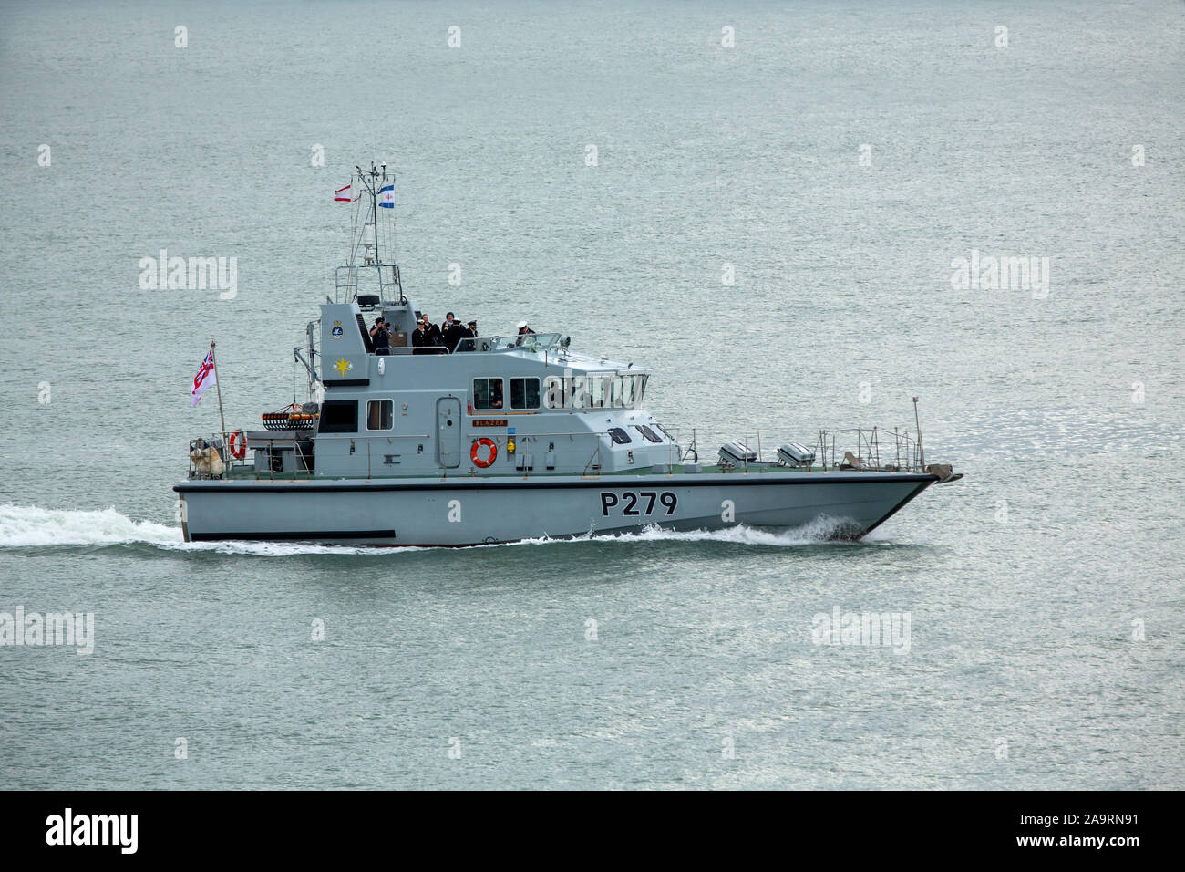 Patrol vessel P279 HMS Blazer crossing the Solent at speed Stock Photo ...