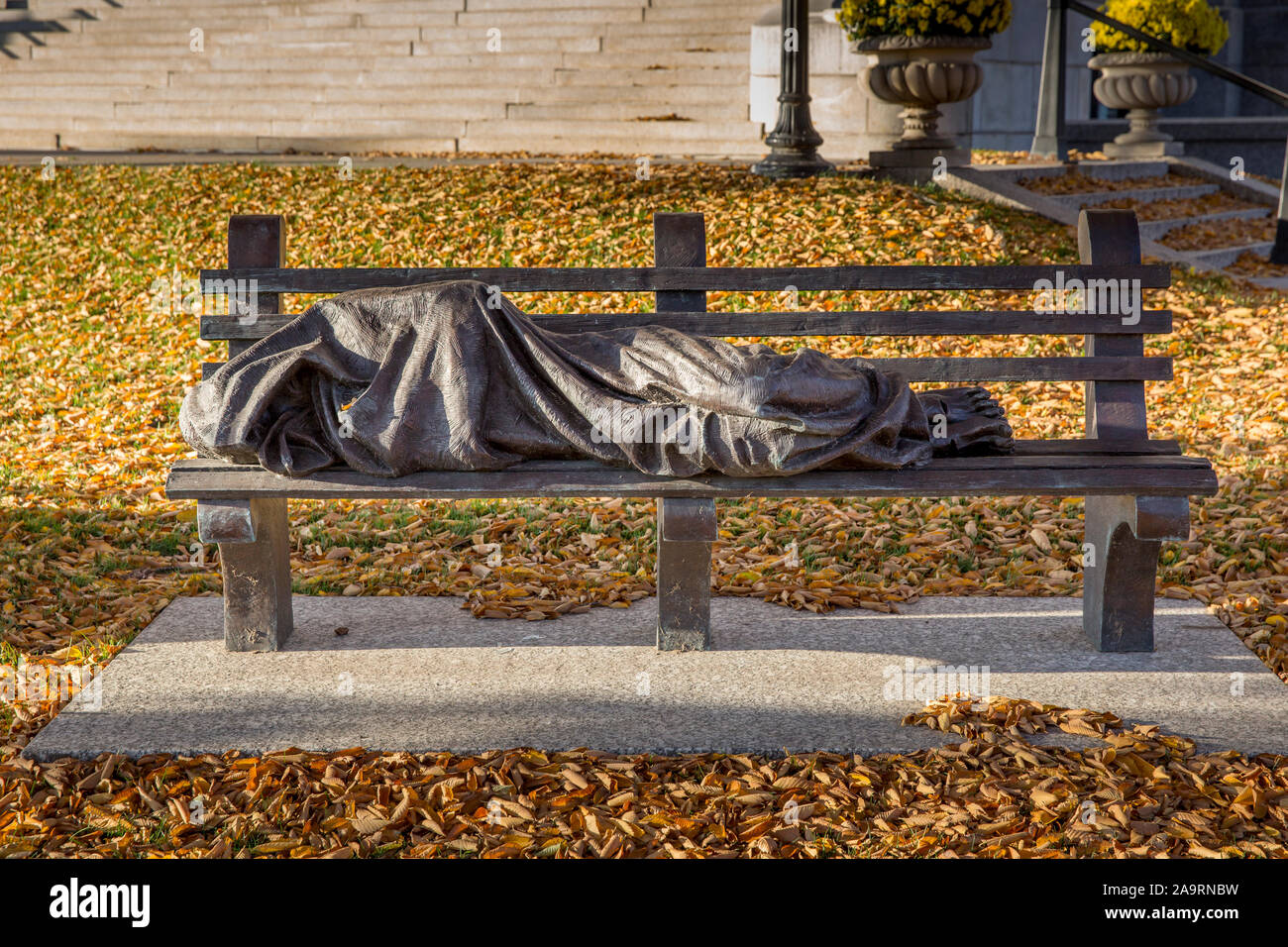 Homeless jesus bronze sculpture hi-res stock photography and images - Alamy