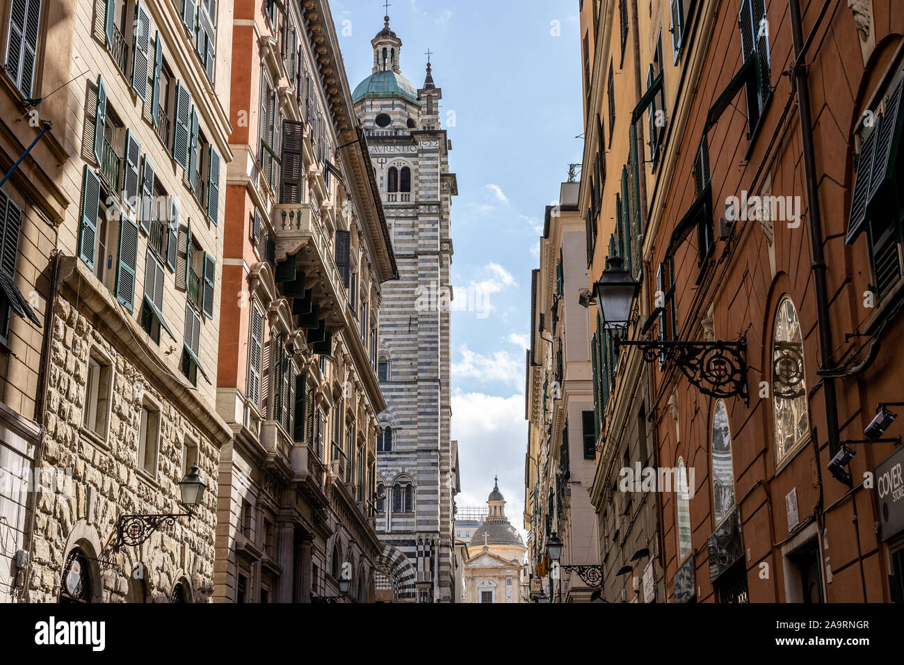 Genua street hi-res stock photography and images - Alamy