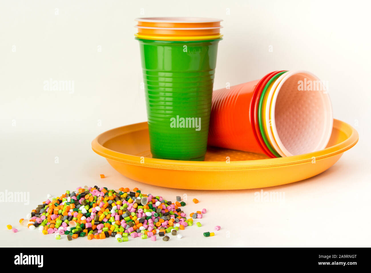 Plastic granules and disposable tableware made of polyethylene ...
