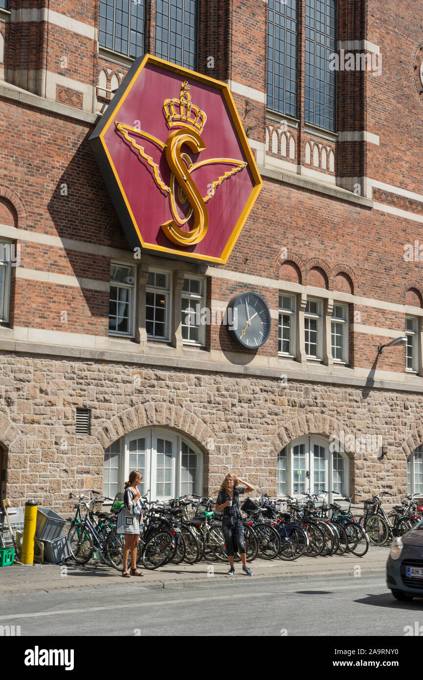Bicycles in bicycle racks outside the train station in Copenhagen ...