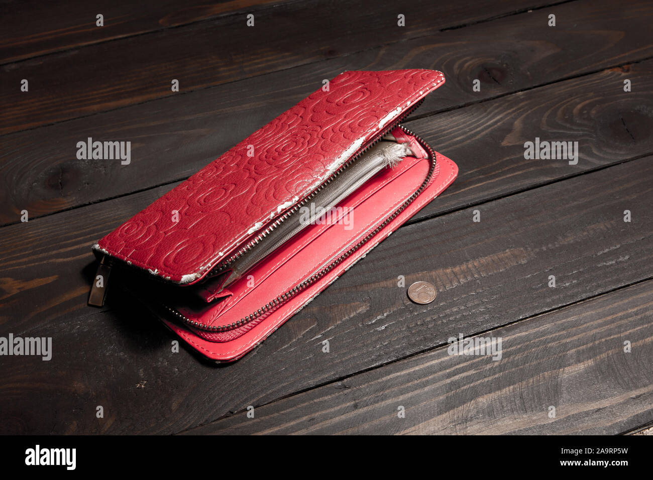 Woman and empty purse and sad hi-res stock photography and images - Alamy