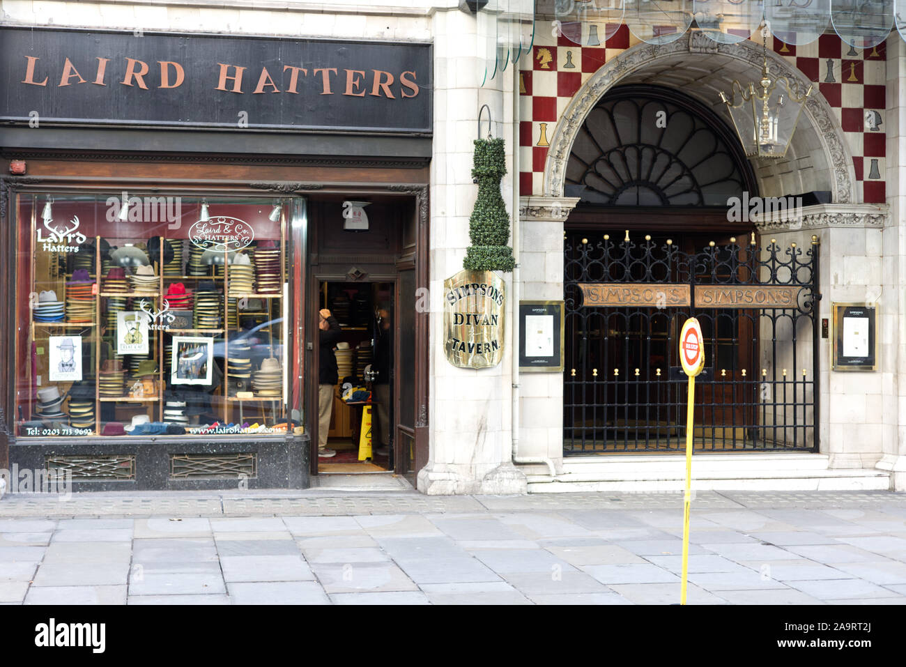 Hatters windows hi-res stock photography and images - Alamy