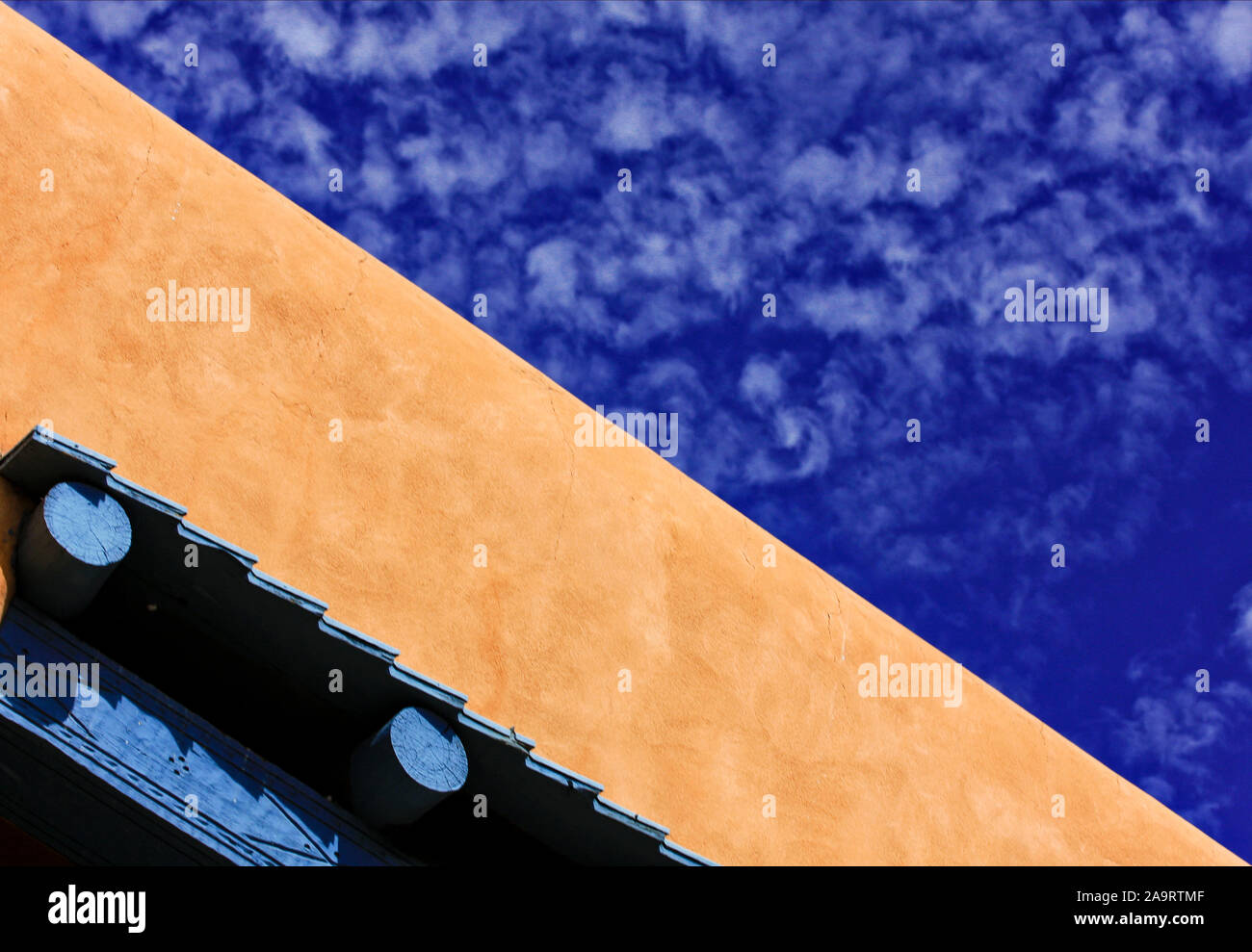 Diagonal lines in architecture hi-res stock photography and images - Alamy