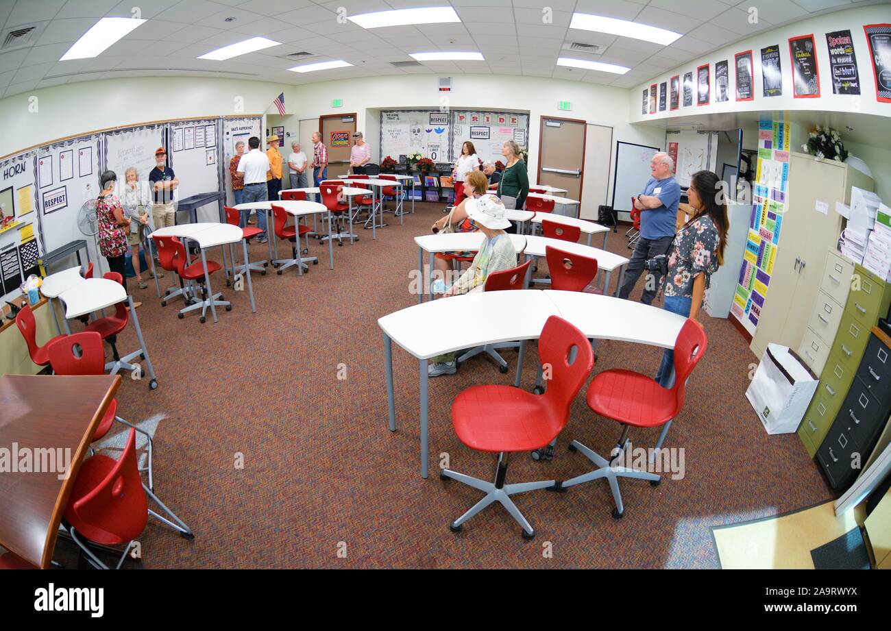 Social distance classroom hi-res stock photography and images - Alamy