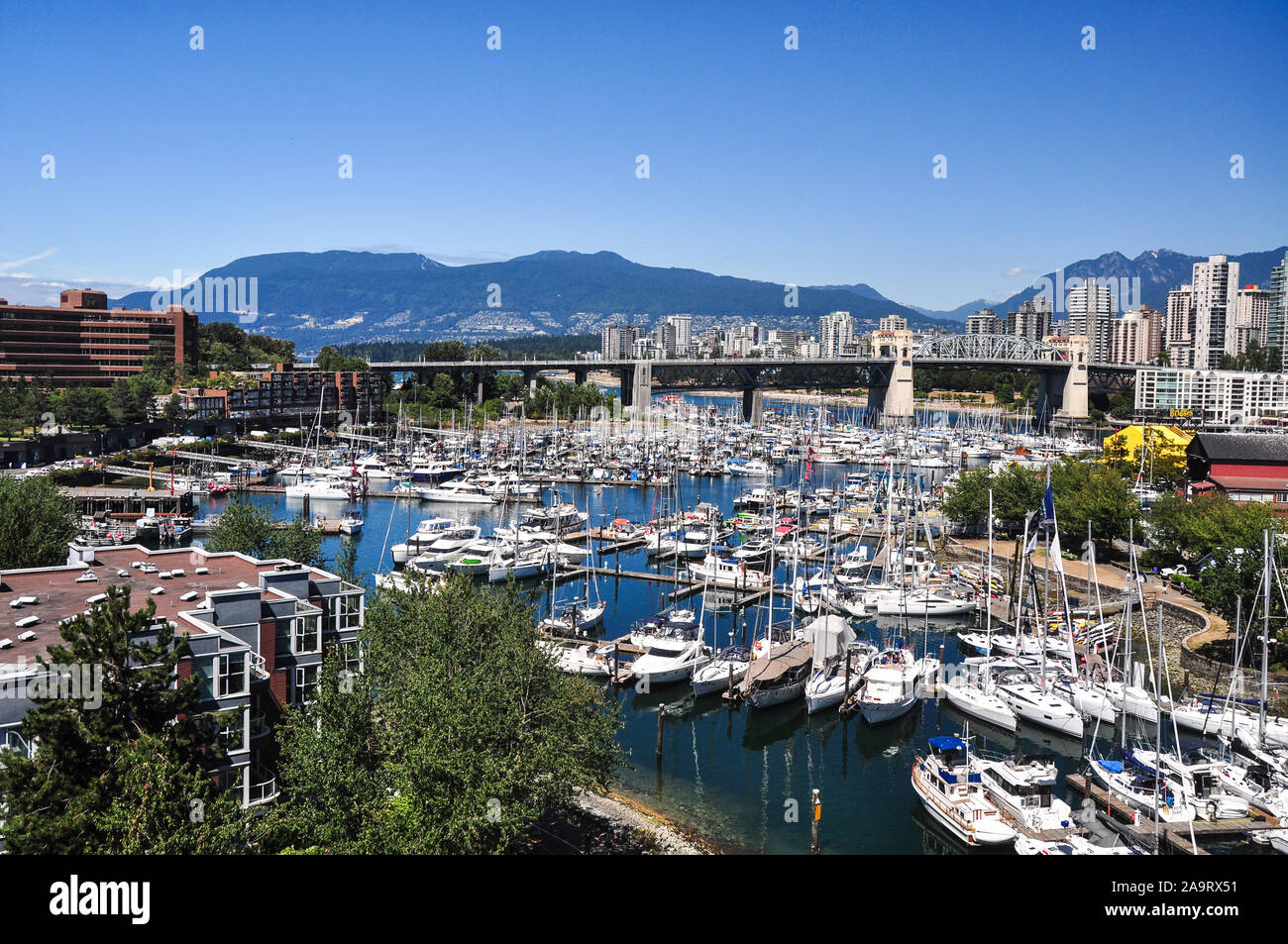 Vancouver island totem poles by water hi-res stock photography and ...