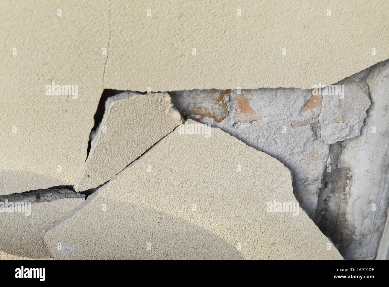 plaster wall with cracks. Building requiring repair .closeup Stock ...