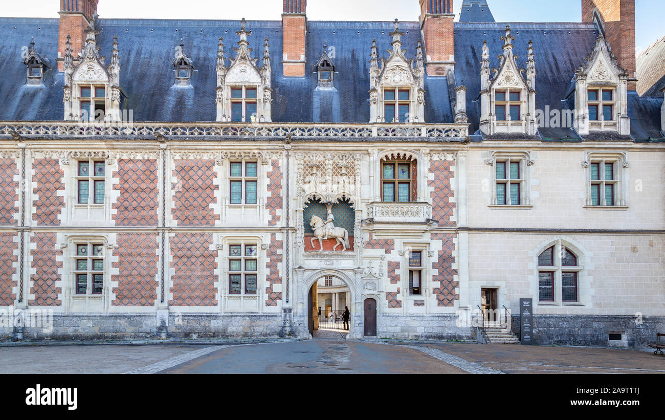 Chateau blois france facade hi-res stock photography and images - Alamy