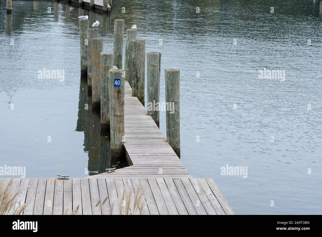 Enclosed docks hi-res stock photography and images - Alamy