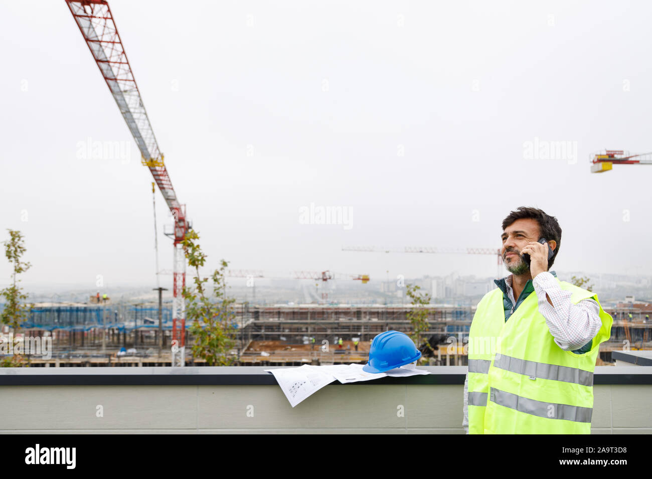 Engineer talking hi-res stock photography and images - Alamy