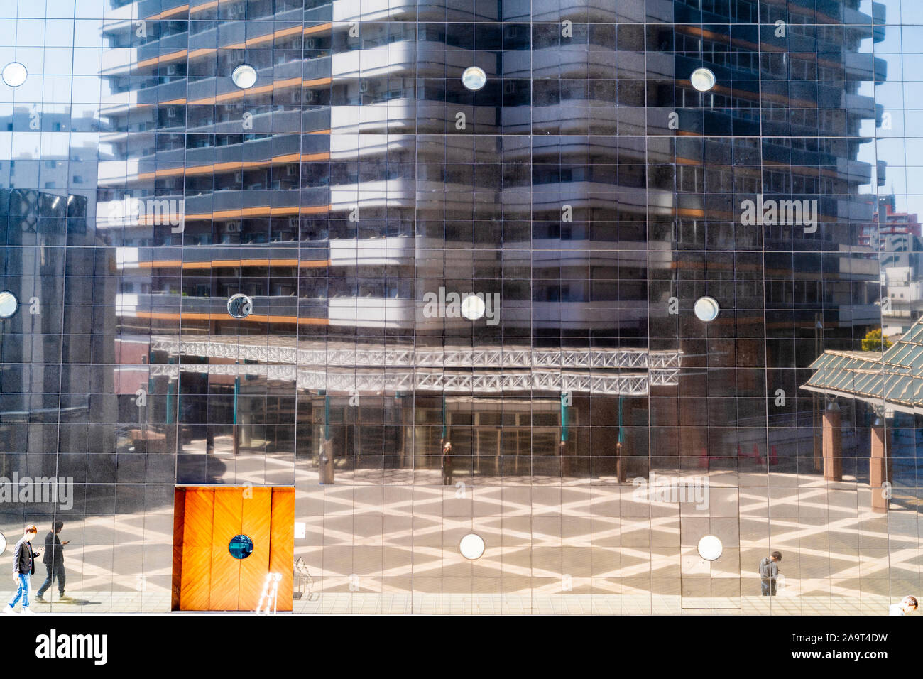 Glassed building hi-res stock photography and images - Alamy