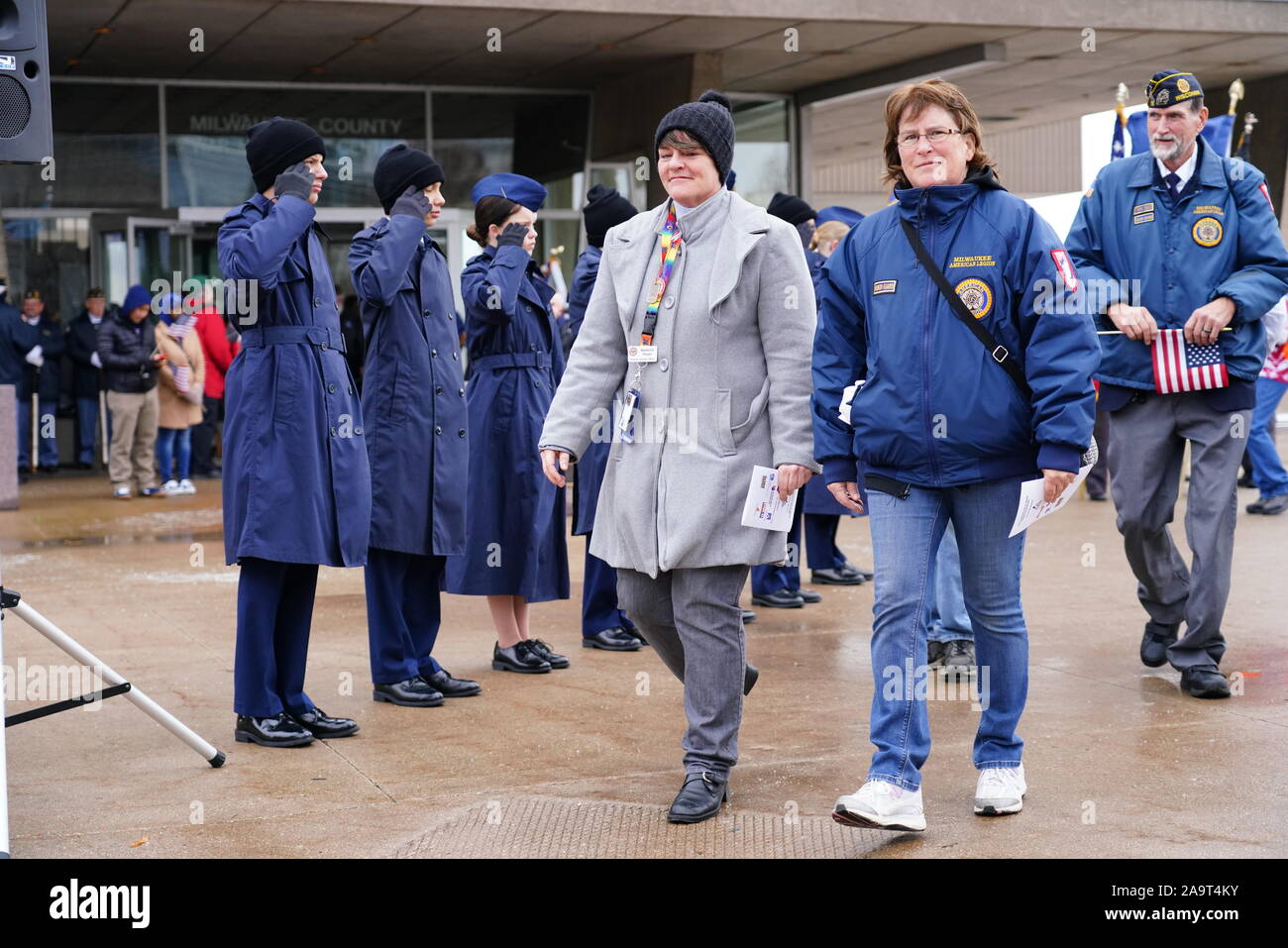 Many Veterans all over Wisconsin come out to Veterans Day Parade ...