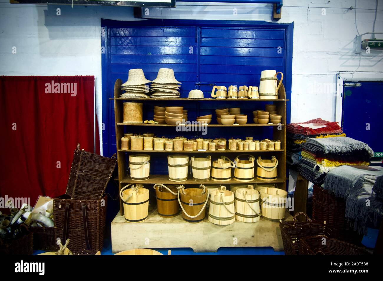 Medieval pottery hi-res stock photography and images - Alamy