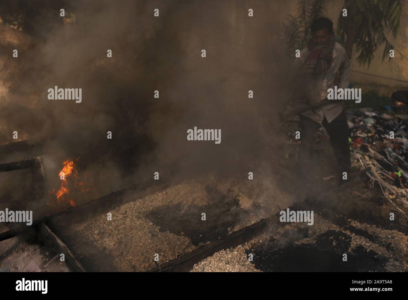 Dhaka, Bangladesh. 18th Nov, 2019. A construction labor works amid ...