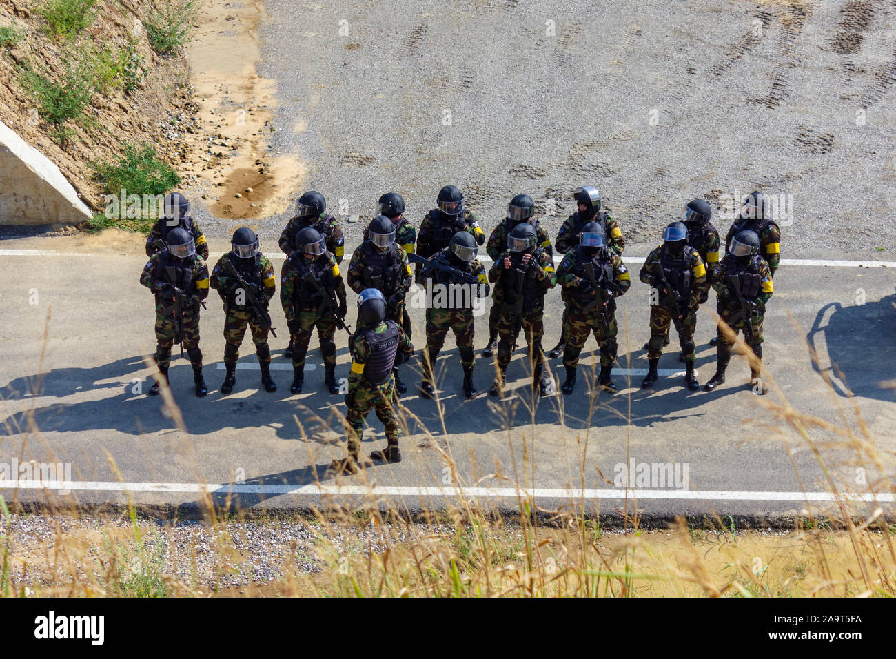Tactical swat unit hi-res stock photography and images - Alamy