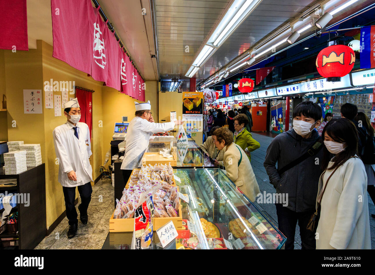 Couple food counter hi-res stock photography and images - Alamy