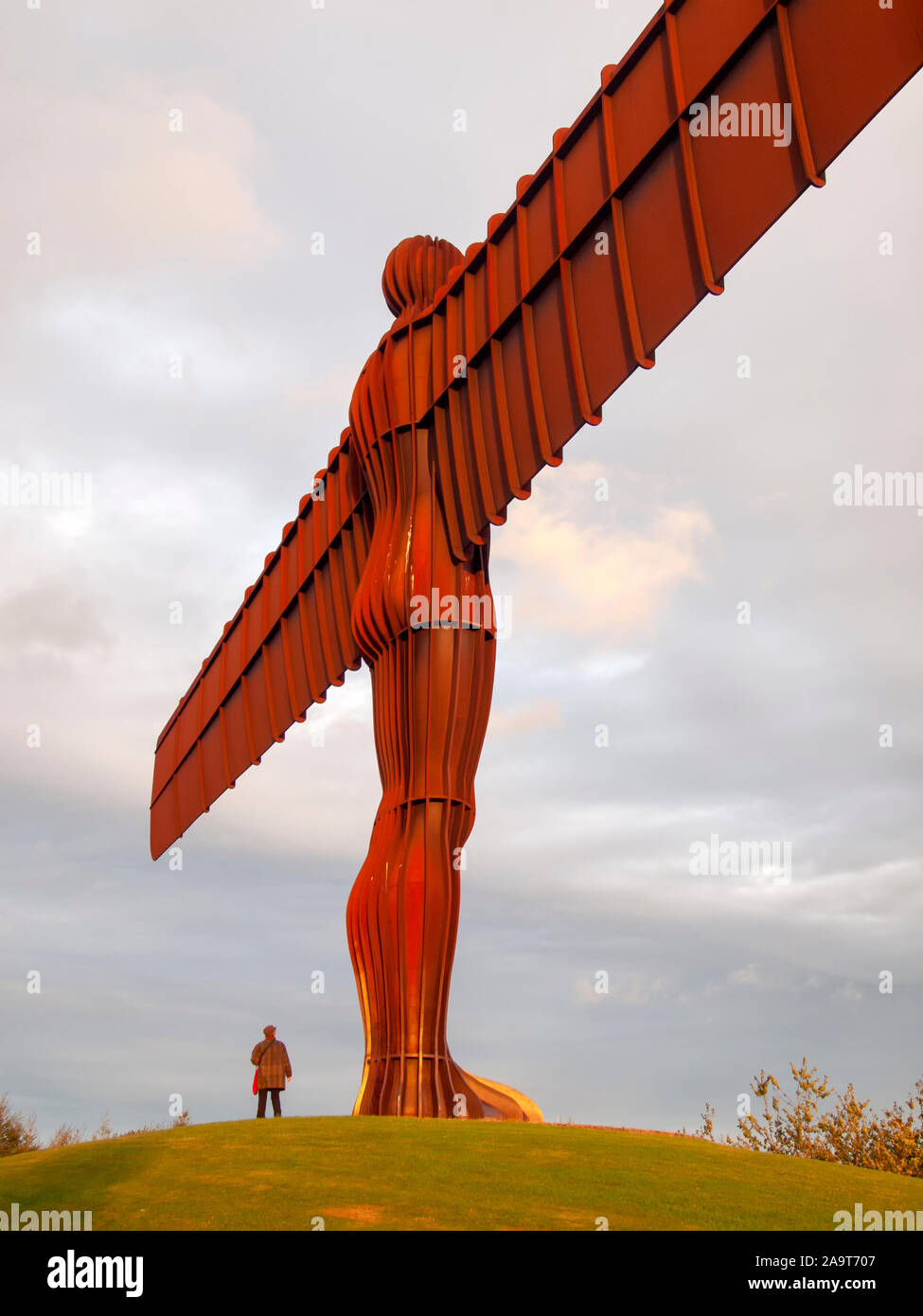 Angel north statue north england hi-res stock photography and images ...