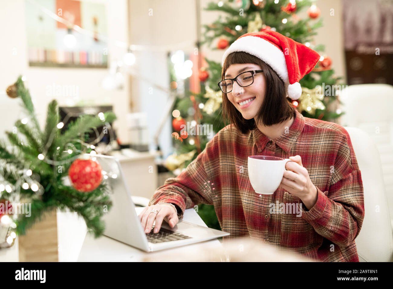 Santa women in office hi-res stock photography and images - Alamy