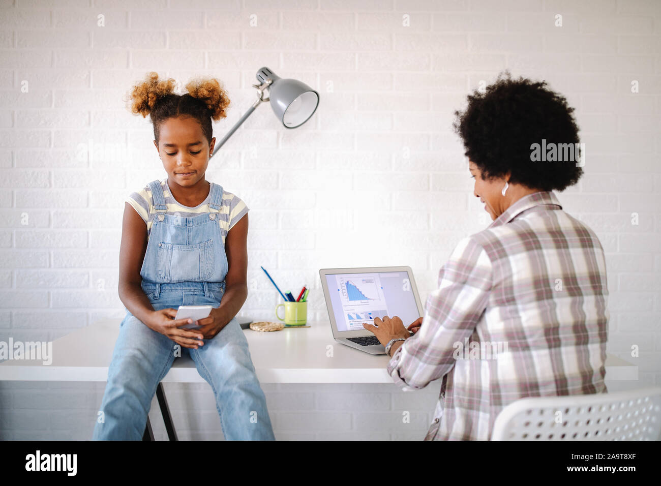 Workaholic mom hi-res stock photography and images - Alamy