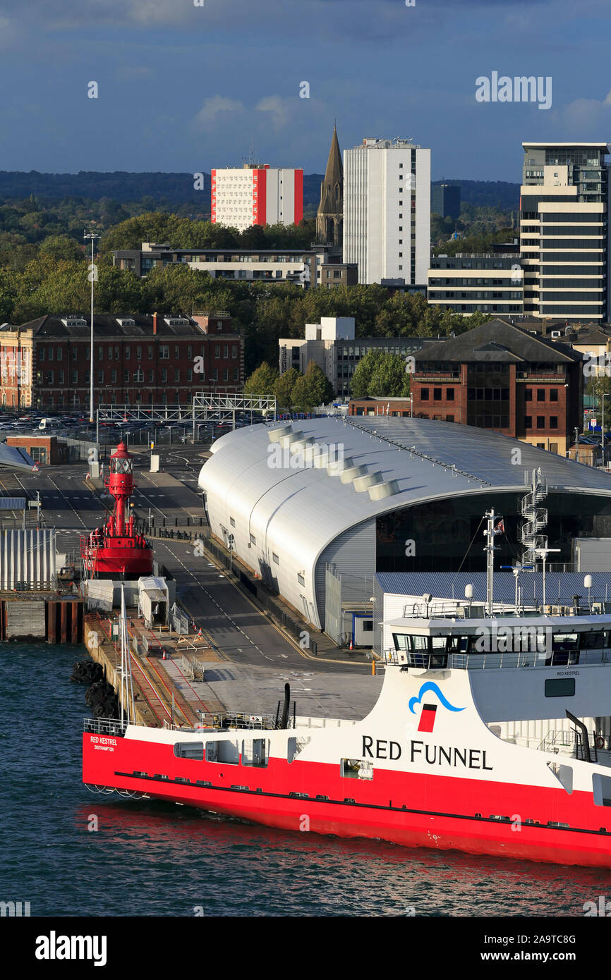 Solent ferry terminal hi-res stock photography and images - Alamy
