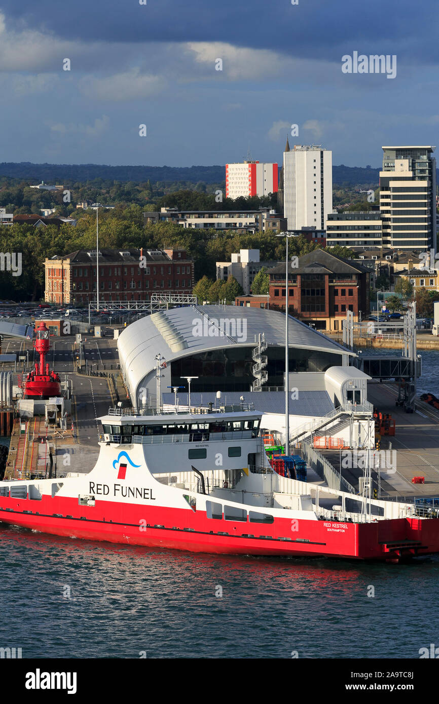 Red Funnel Ferry Terminal High Resolution Stock Photography and Images ...