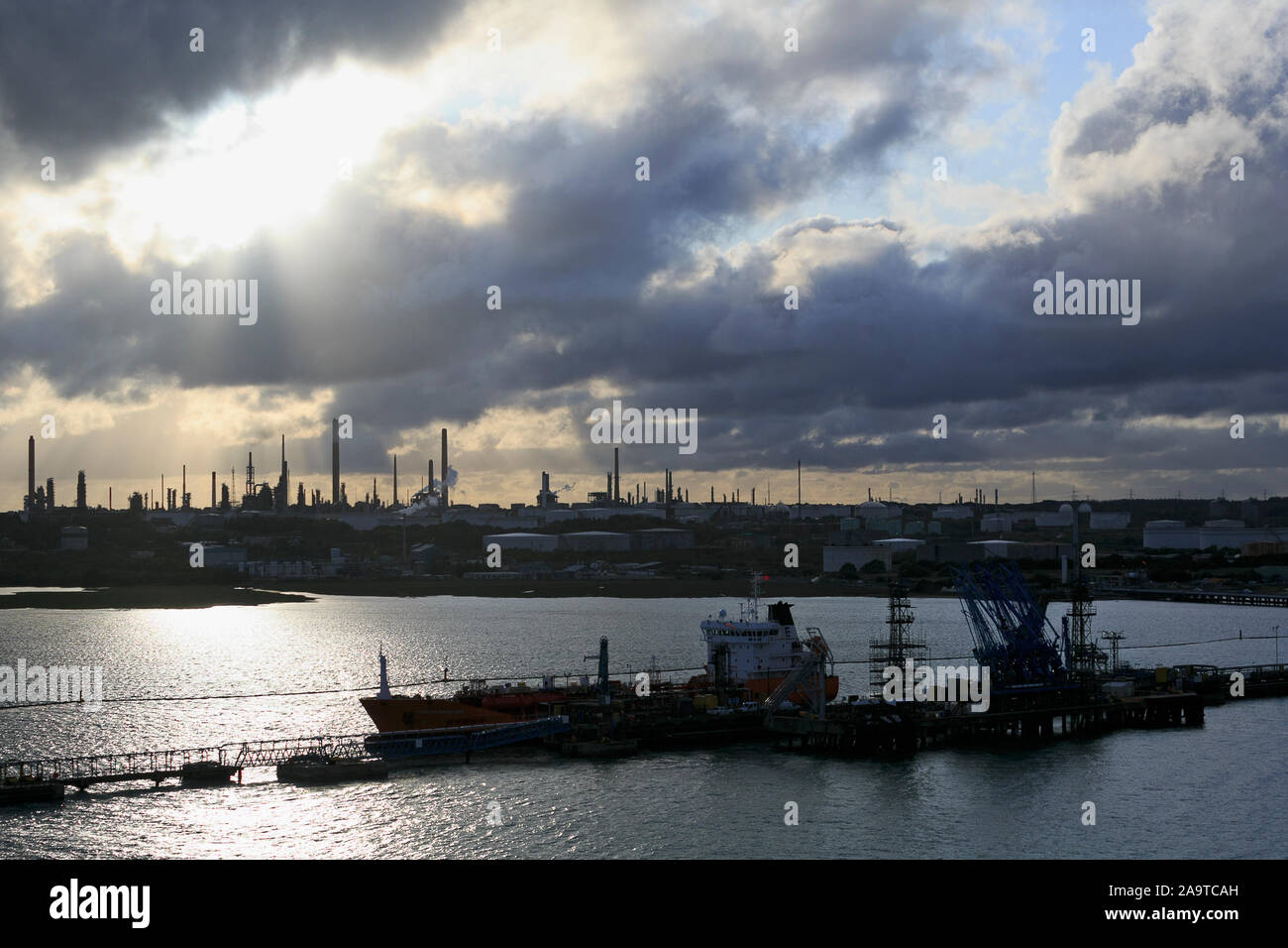 Fawley oil terminal hi-res stock photography and images - Alamy