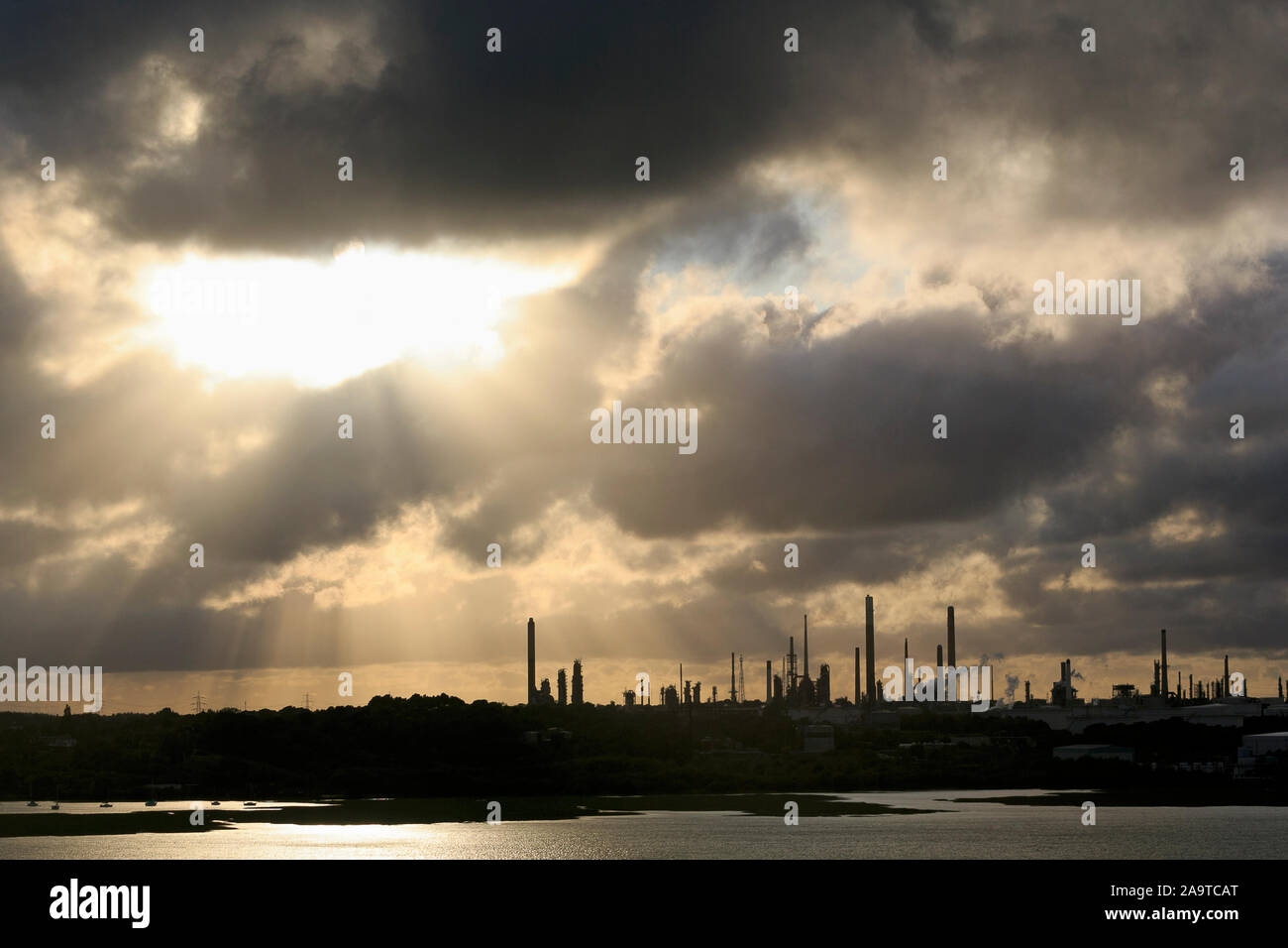Fawley oil terminal hi-res stock photography and images - Alamy