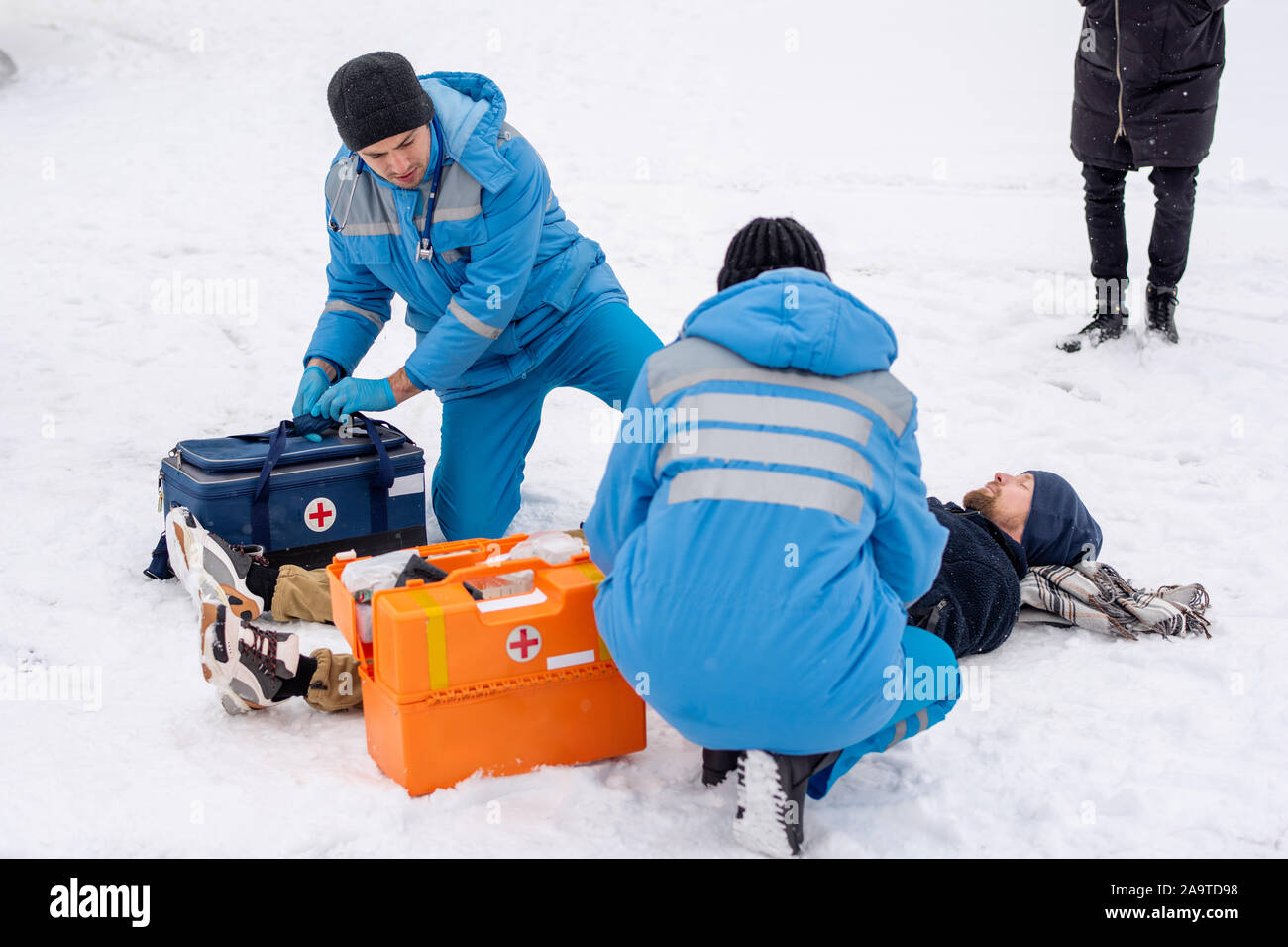 Girls and boys in snow hi-res stock photography and images - Alamy