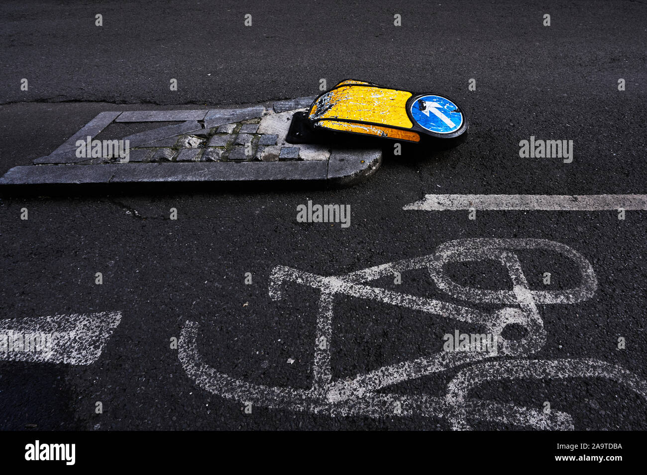 Broken road sign uk hi-res stock photography and images - Alamy
