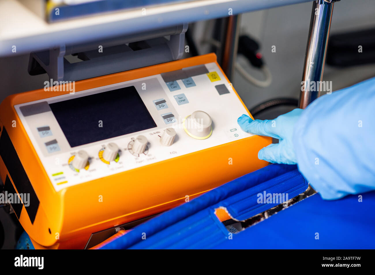 Paramedic equipment hi-res stock photography and images - Alamy