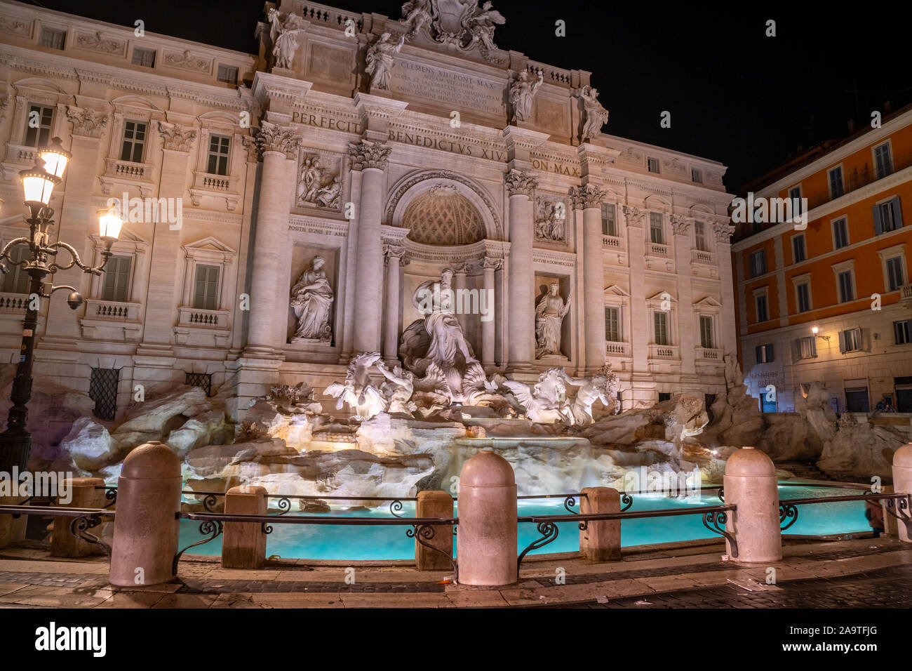 La Fontana De Trevi De Noche El Renovat Esplendor De La Fontana Di