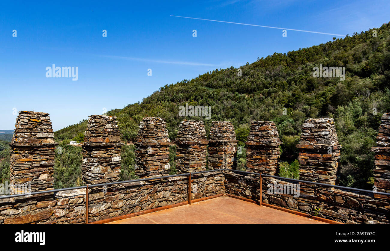 Crenels hi-res stock photography and images - Alamy