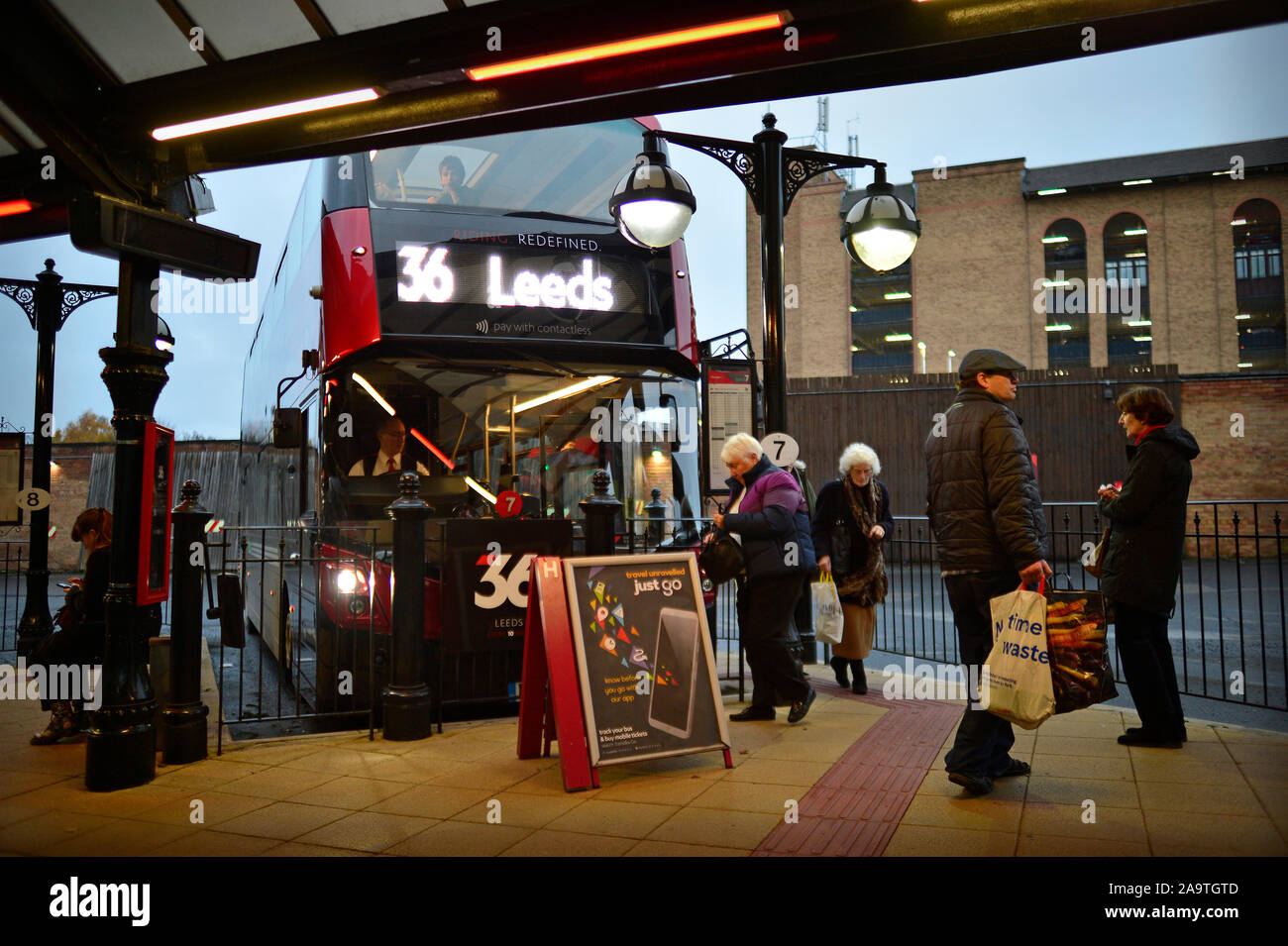 Harrogate 36 bus hi-res stock photography and images - Alamy