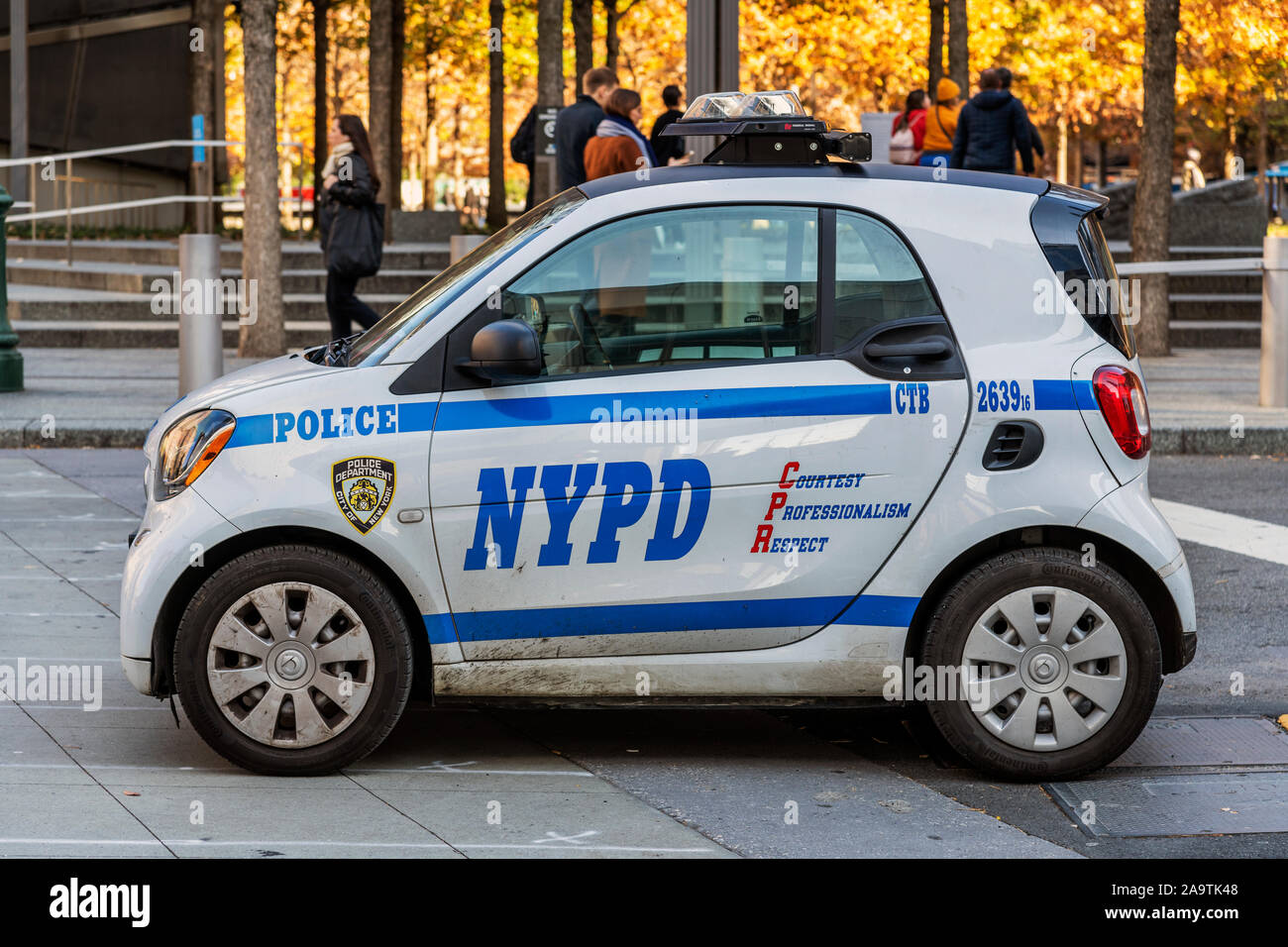 NYPD Smart two-seat car, Manhattan, New York, USA Stock Photo - Alamy