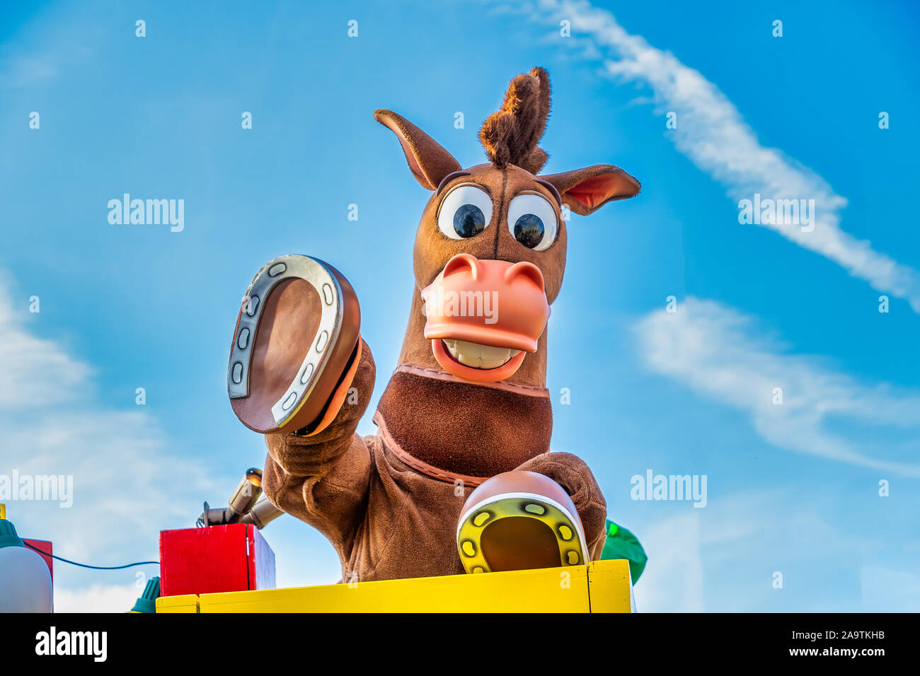 Bullseye character hi-res stock photography and images - Alamy