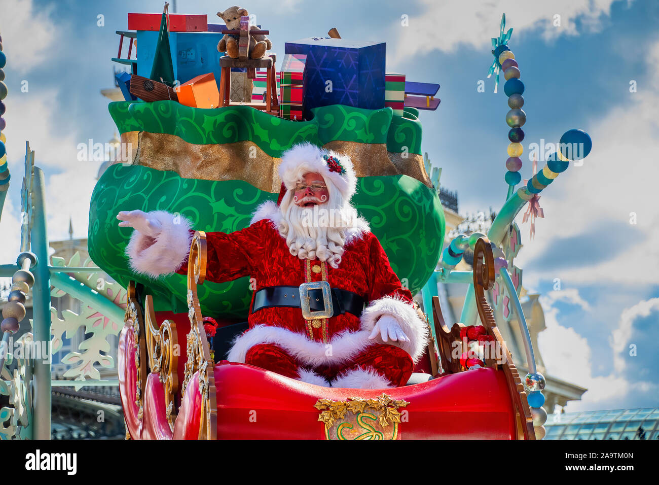 Disney noël parade hi-res stock photography and images - Alamy