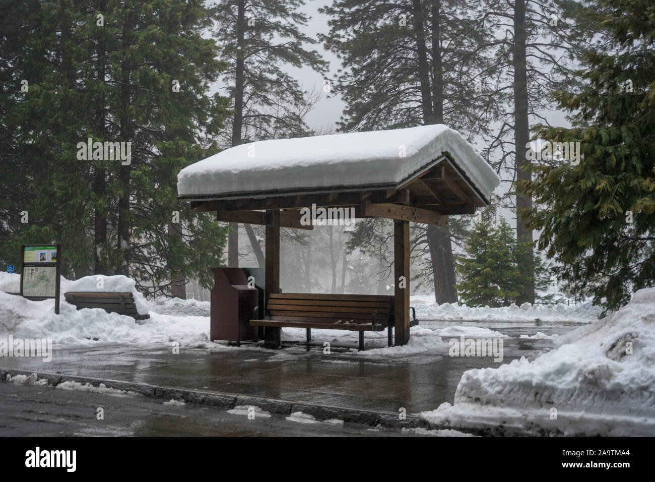 Snowy bus stop hi-res stock photography and images - Alamy