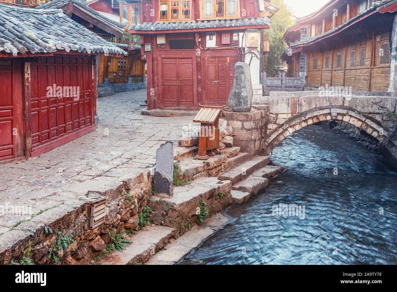 Lijiang river street hi-res stock photography and images - Alamy