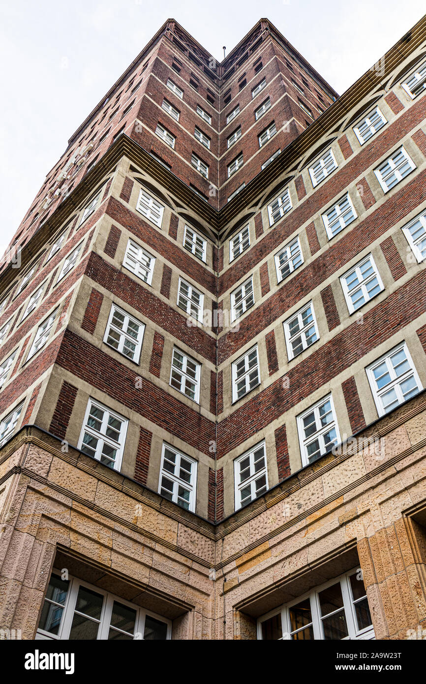 High rise building with brick hi-res stock photography and images - Alamy