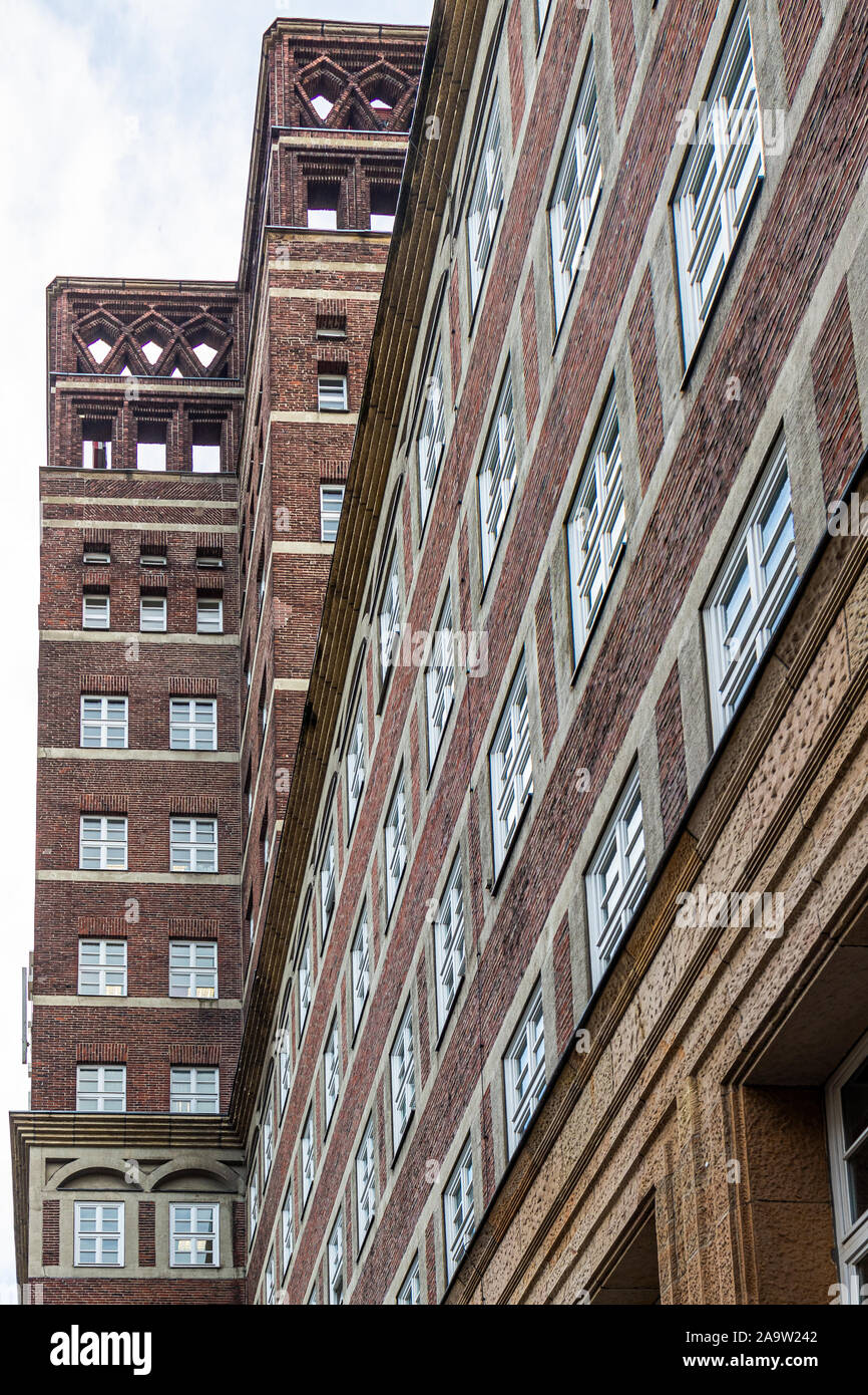 High rise building with brick hi-res stock photography and images - Alamy