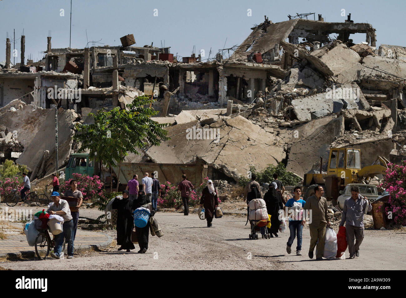Residents of Homs came back to their homes face with their destroyed ...