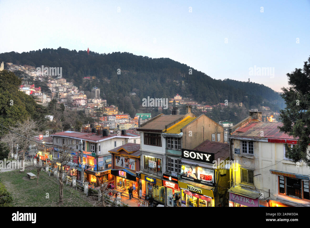 Mall road in shimla himachal hi-res stock photography and images - Alamy