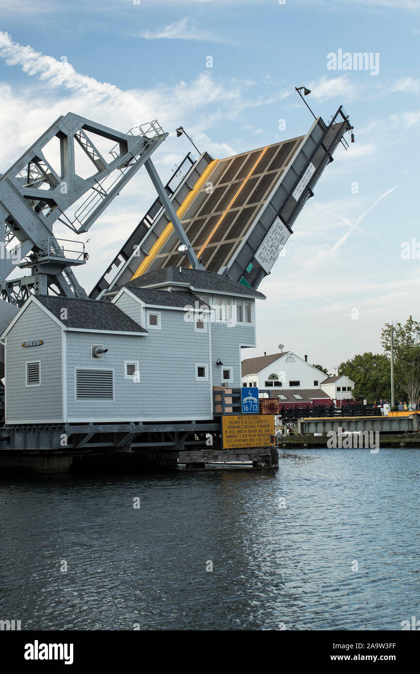 Drawbridge that goes over The Mystic River in downtown Mystic, CT ...