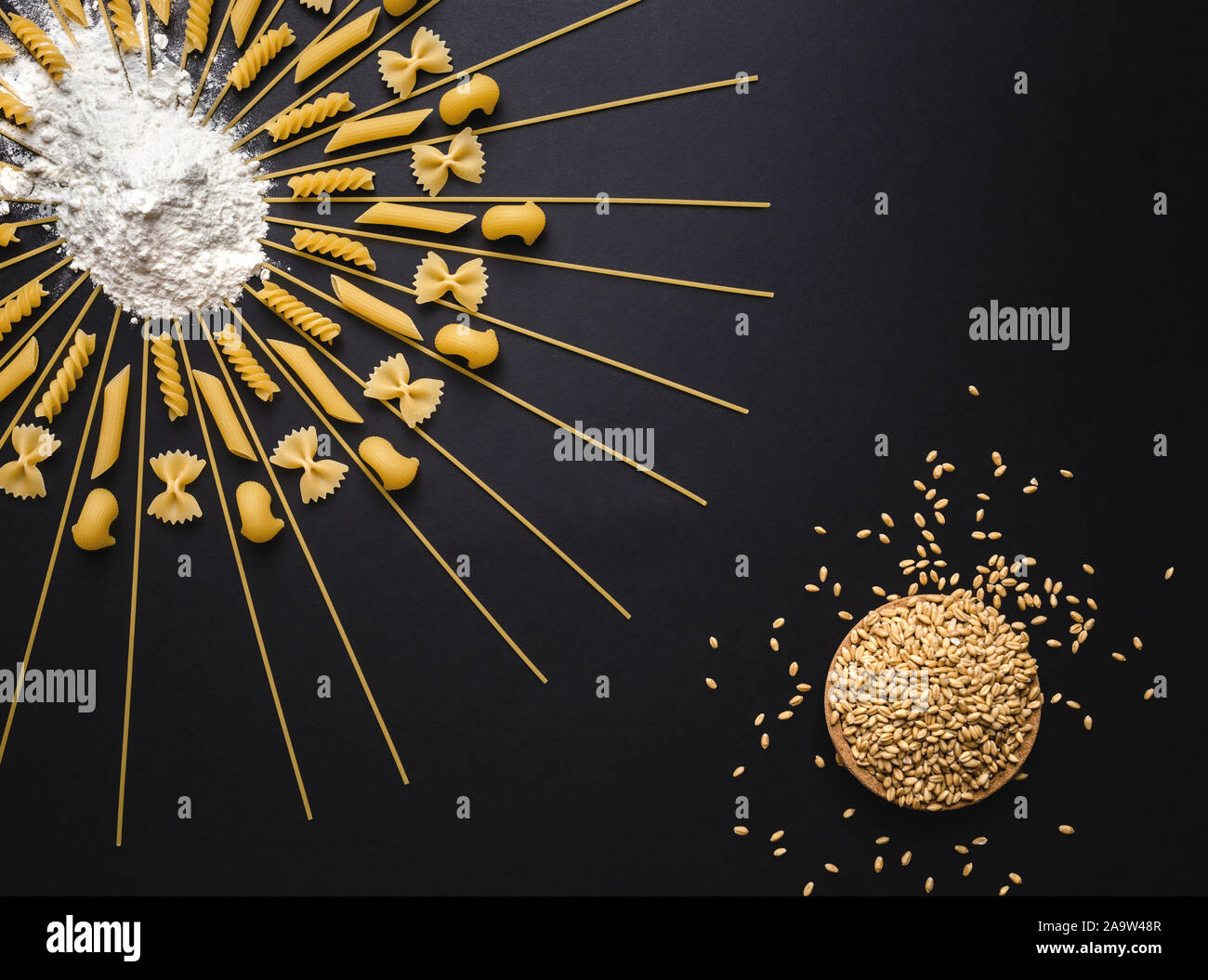 Circle around uncooked pasta closeup hi-res stock photography and ...