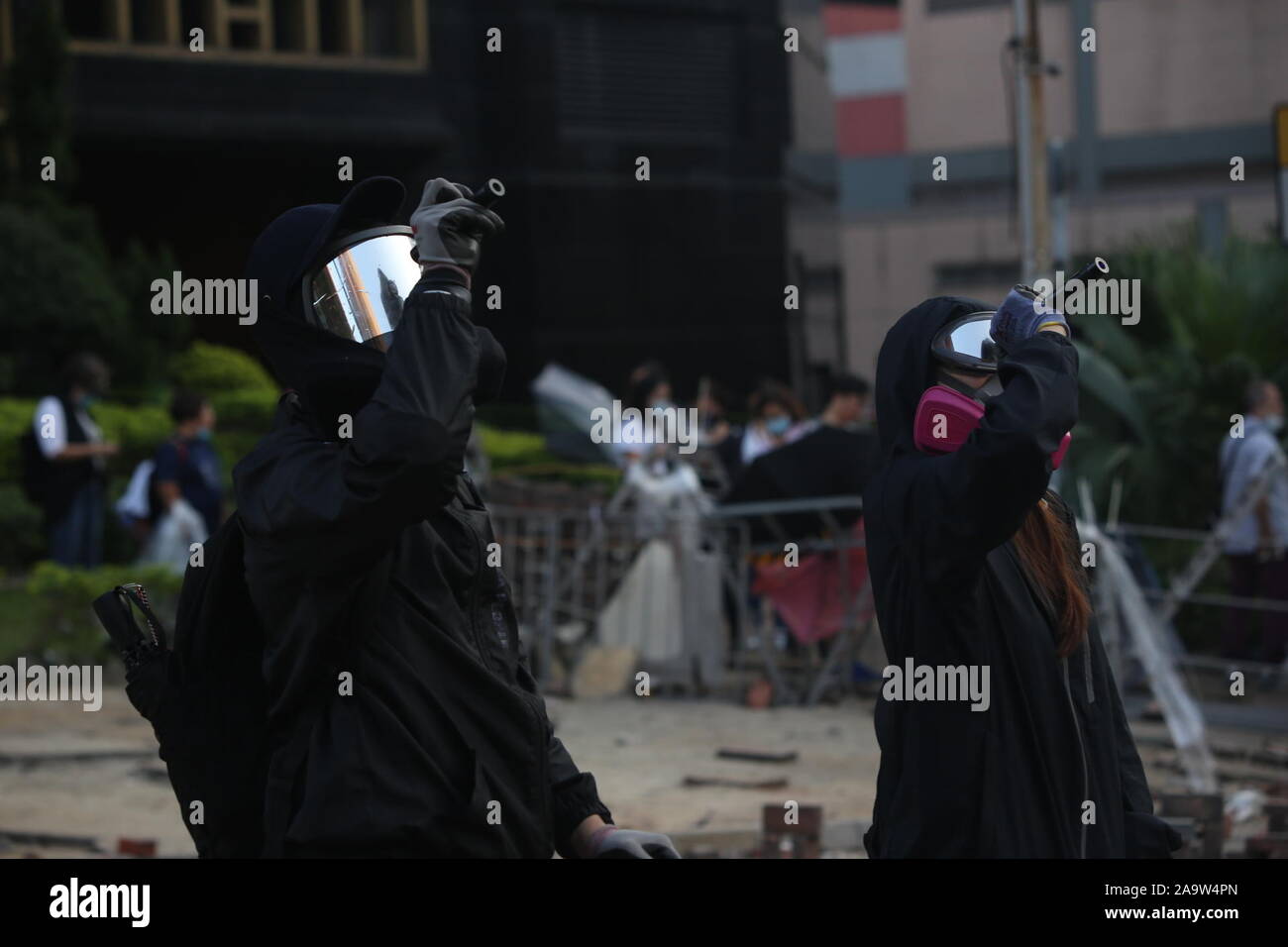 Police hiding hi-res stock photography and images - Alamy