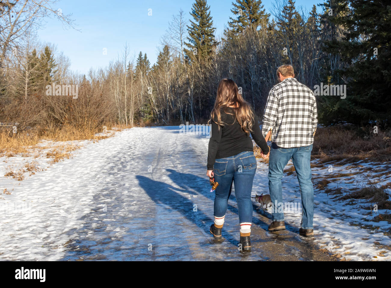 Family walking along in outdoor setting hi-res stock photography and ...