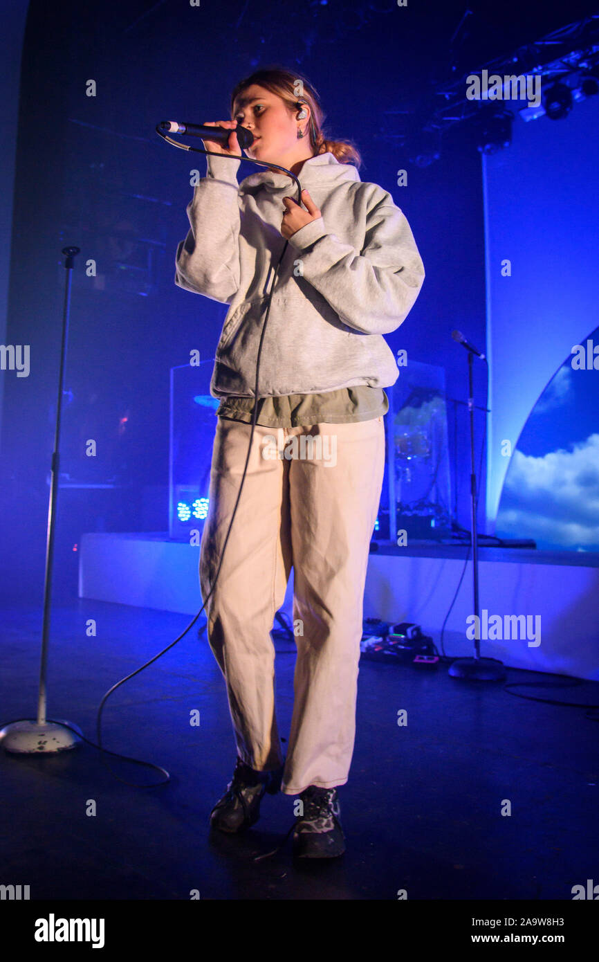 Clairo hi-res stock photography and images - Alamy
